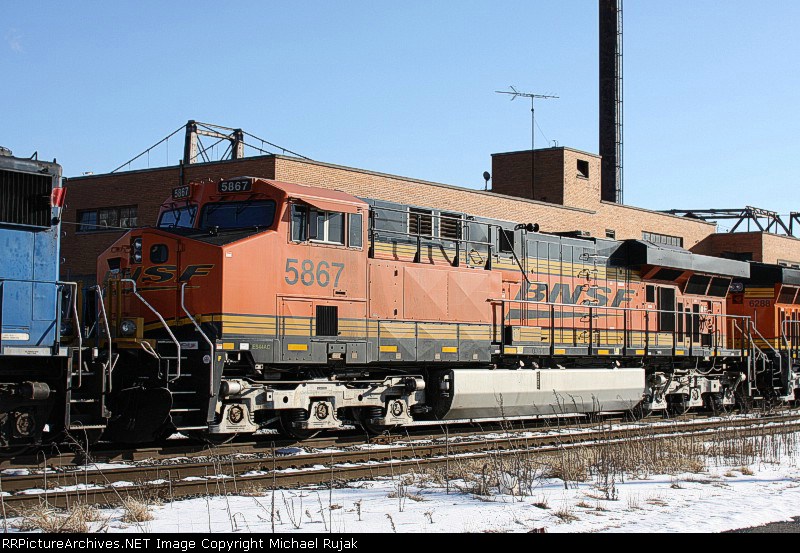 BNSF 5867
